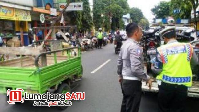 Siipp..! Pelanggar Rambu Parkir Jl. Panglima Sudirman Mulai Ditindak ...