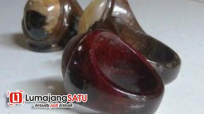 Unik, Emban Batu Akik Terbuat dari Biji Kelapa Sawit