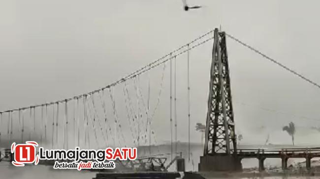 Akibat Banjir Lahar Dingin Tiga Jembatan di Lumajang Putus