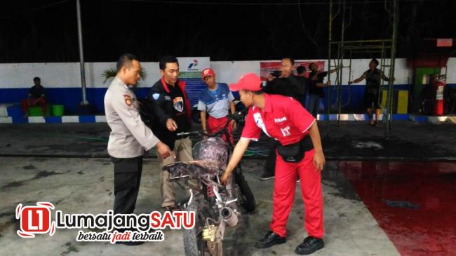 Selang Kaburator Bocor, Motor Rustam Terbakar di SPBU Tempeh