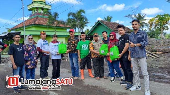 MIH Unitomo Kelas P 2021 Baksos Korban Banjir Bandang Lumajang